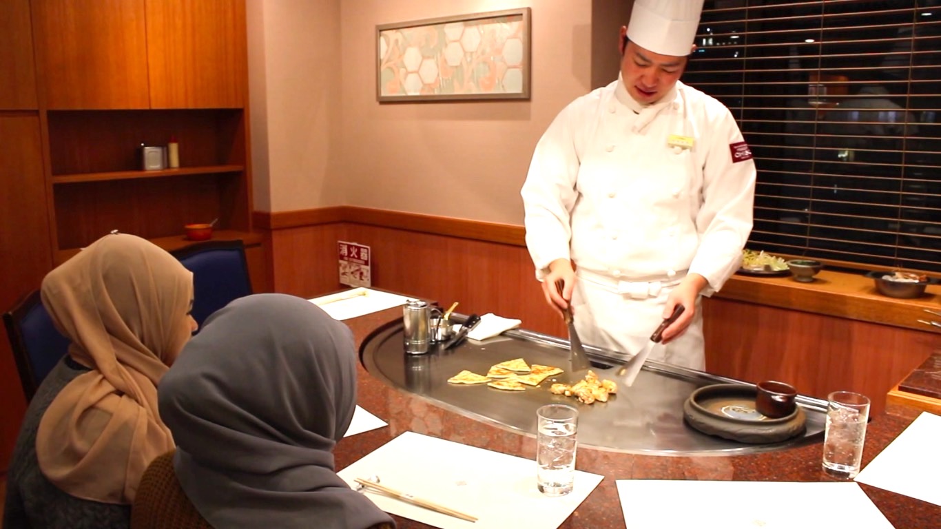 The Popular Okonomiyaki Chain Store in Osaka "CHIBO" Goes Halal | Food ...