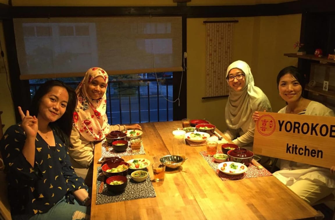 Japanese cooking class for international visitors, “YOROKOBI Kitchen ...
