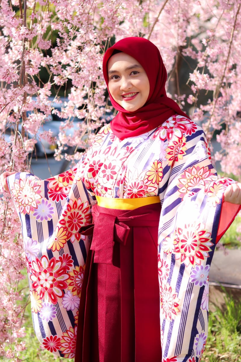 Hijab-Friendly Hakama for University Graduation in Japan! | Food ...